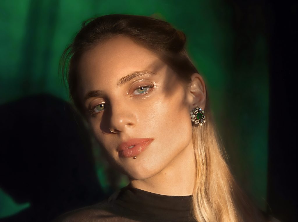 Conocé la honestidad cautivadora de Clara Cava: Escuchá su EP debut ...