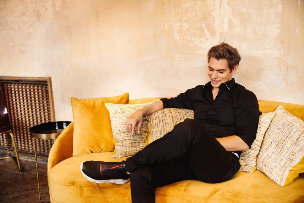 Carlos Baute lanza su nuevo single «¿Y ahora qué?» - Billboard | Billboard